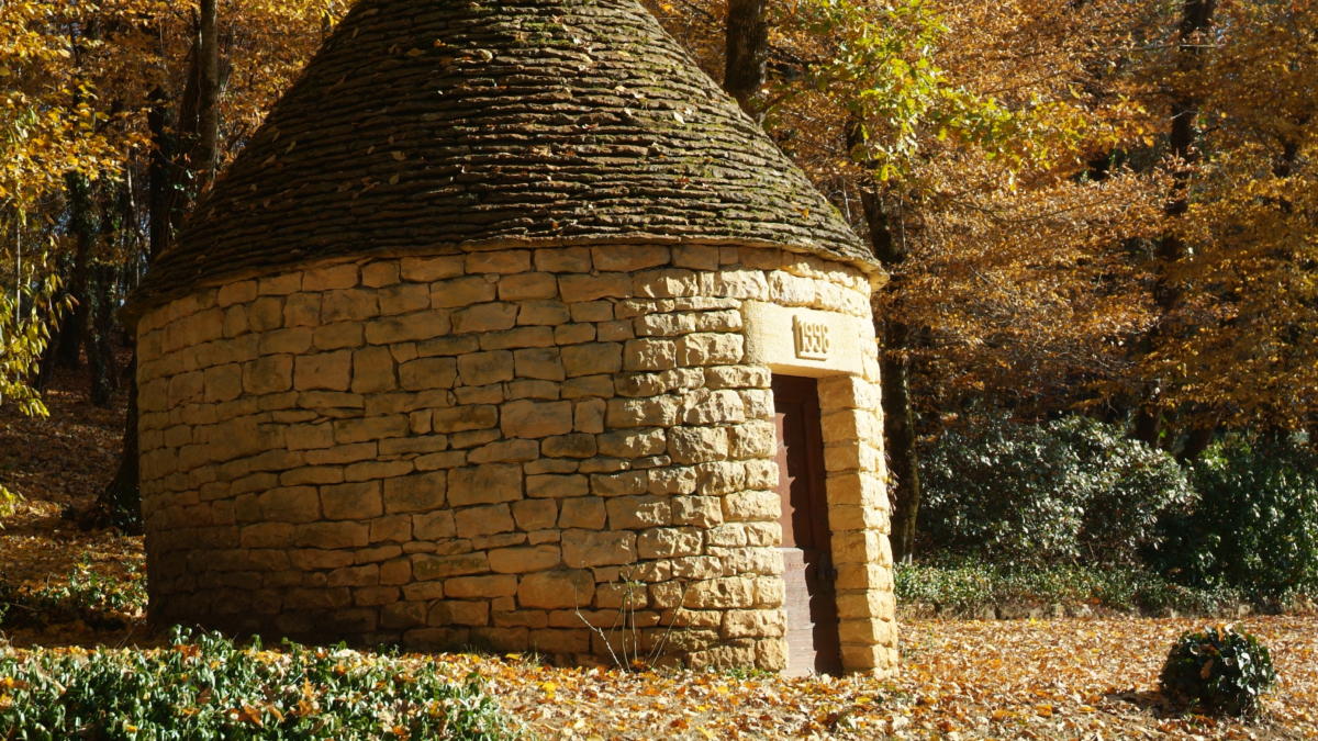 Les bories, ou cabanes en pierres sèches typiques du Périgord