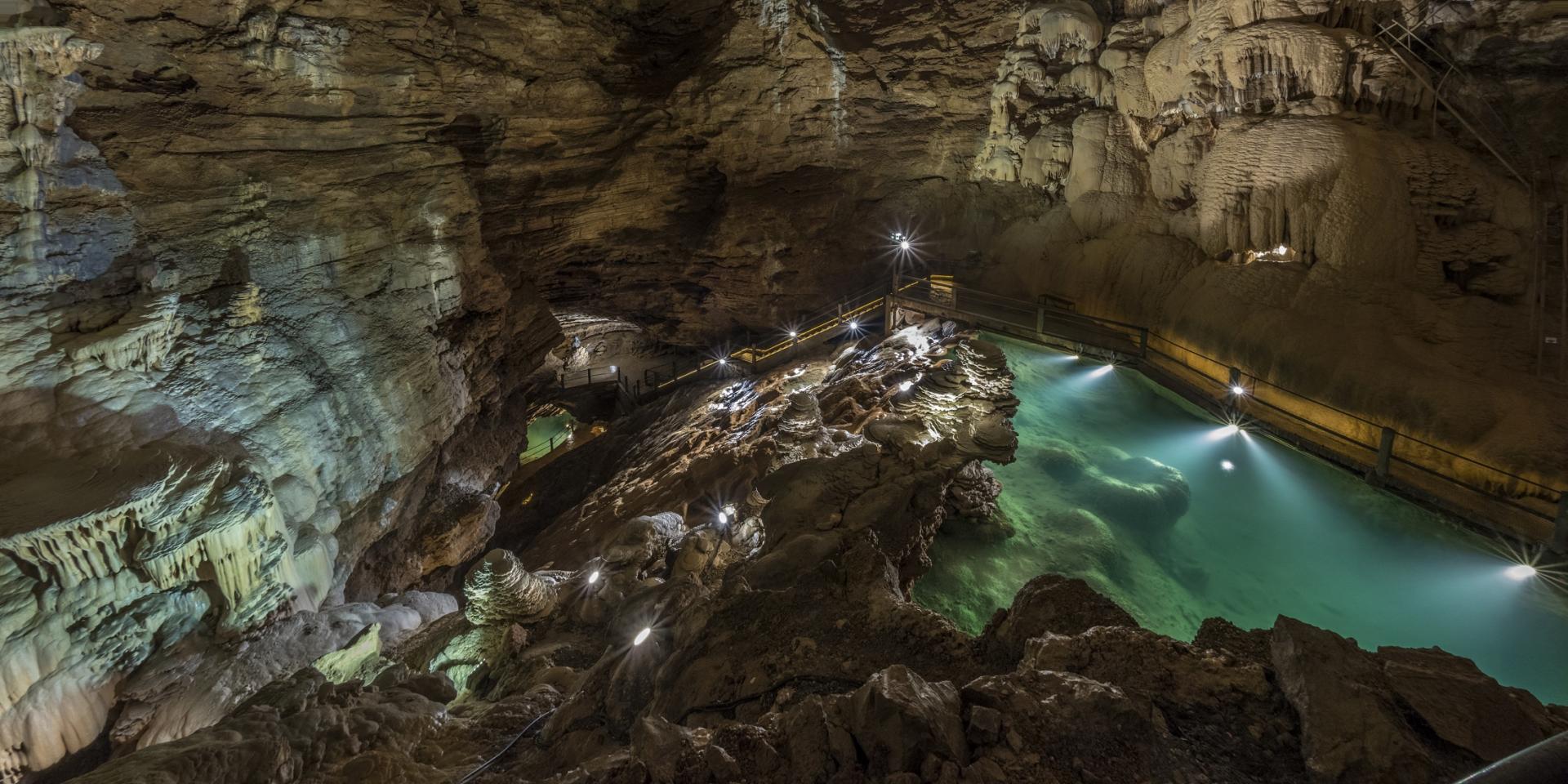 Grottes naturelles, grottes ornées et gouffres du Périgord