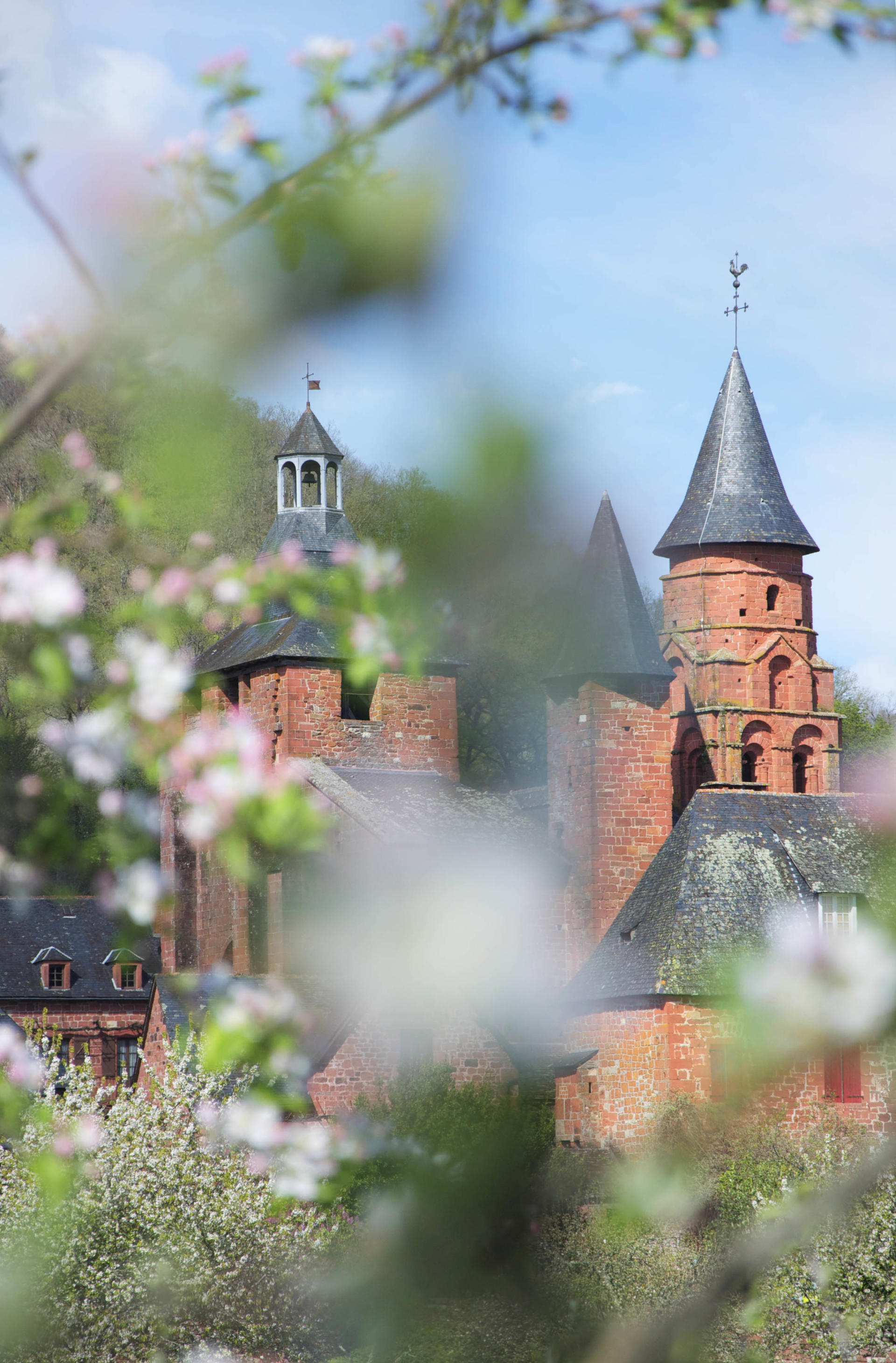 Collonges-la-rouge, cité de grès rouge, aux portes de Brive
