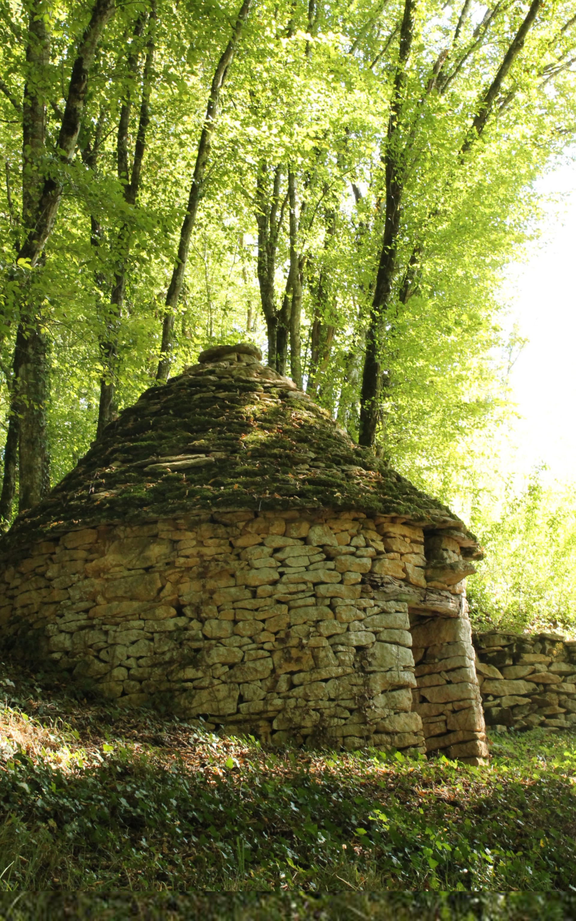 Les bories, ou cabanes en pierres sèches typiques du Périgord