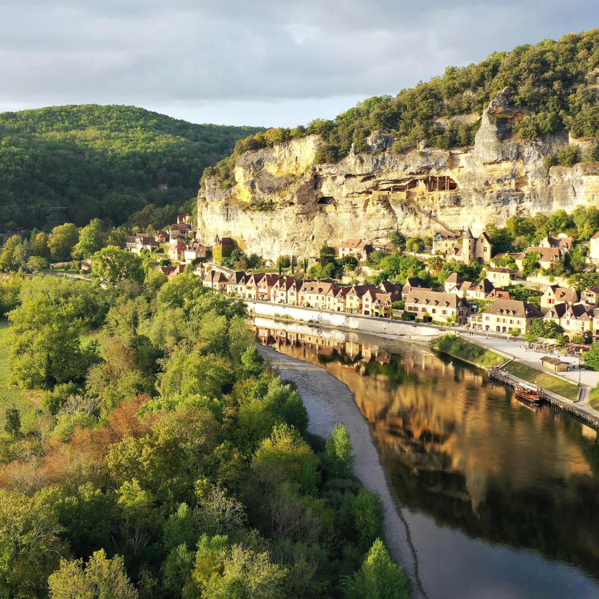 Visiter le village de la Roque-Gageac, l’un des plus beaux villages de ...
